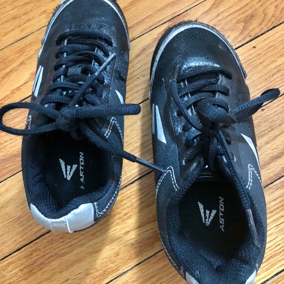 Easton | Shoes | Easton Unisex Youth Cleats | Poshmark